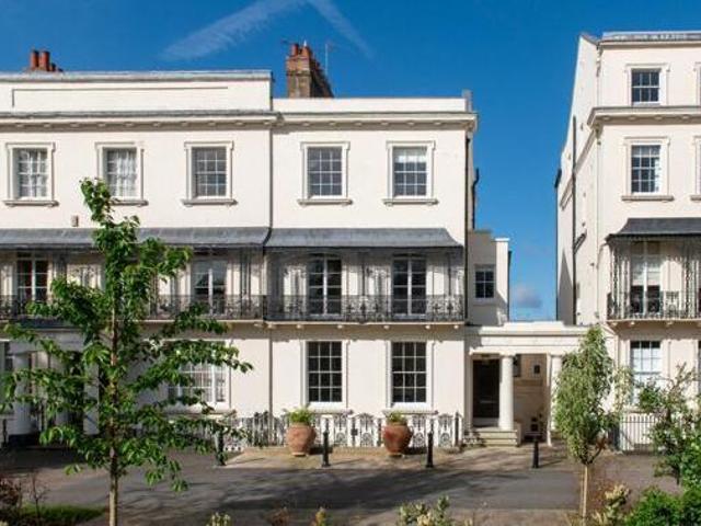 4 Bedroom Terraced House For Sale In Leamington Spa, Warwickshire