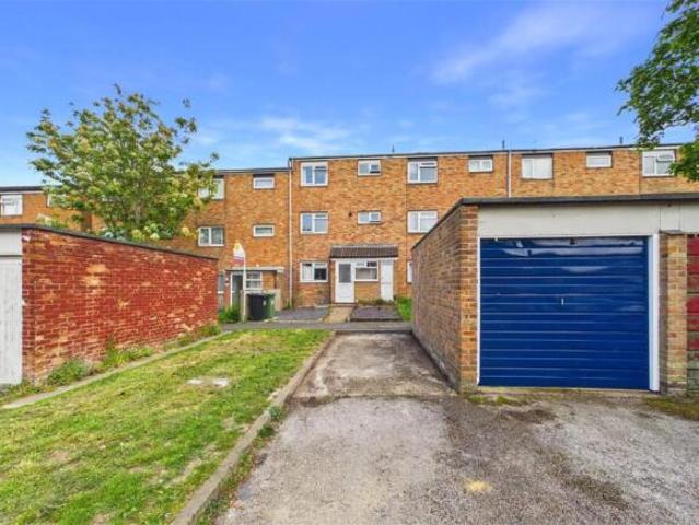 4 bedroom terraced house for sale in Lehar Close, Basingstoke, Hampshire, RG22