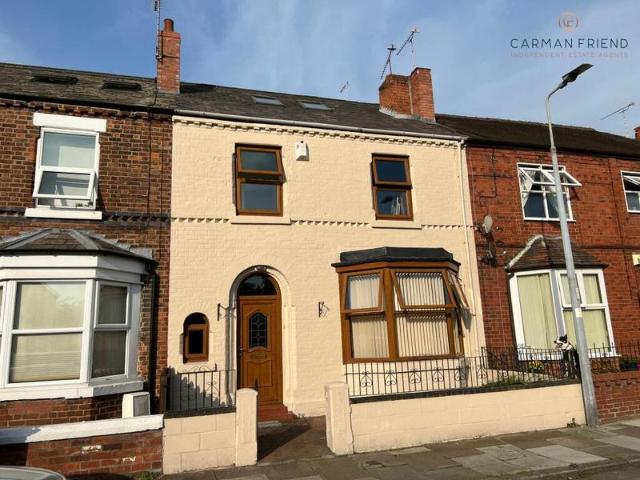 4 bedroom terraced house for sale in Lightfoot Street, Hoole.