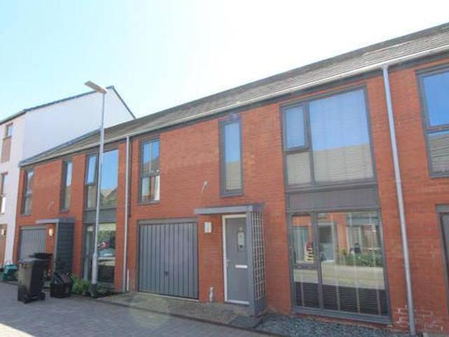 4 bedroom terraced house for sale in Moccasin Way Street BA16