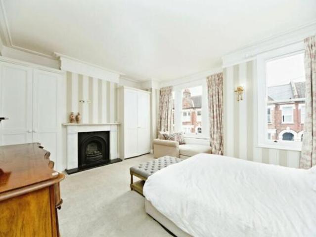 4 bedroom terraced house for sale in Moorcroft Road, Streatham, SW16