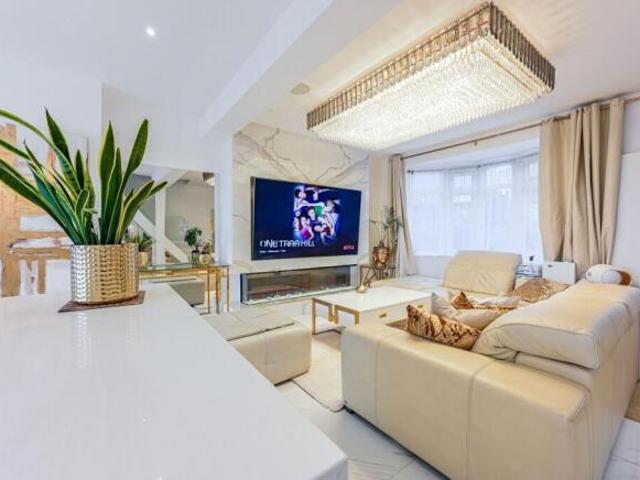 4 bedroom terraced house for sale in Moordown, Shooters Hill, London, SE18