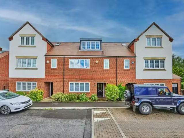 4 bedroom terraced house for sale in Mortimer Crescent, Kings.