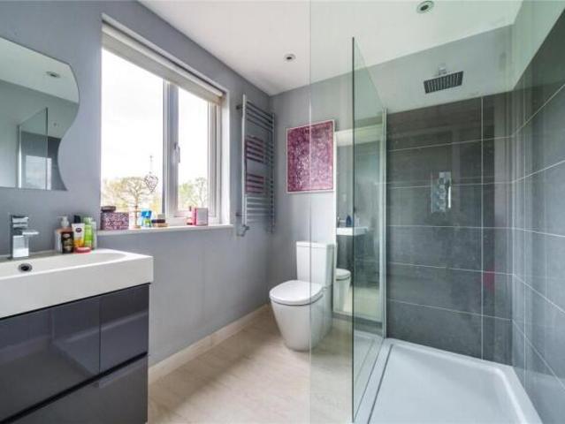 4 bedroom terraced house for sale in Mayfield Avenue, Finchley, N12