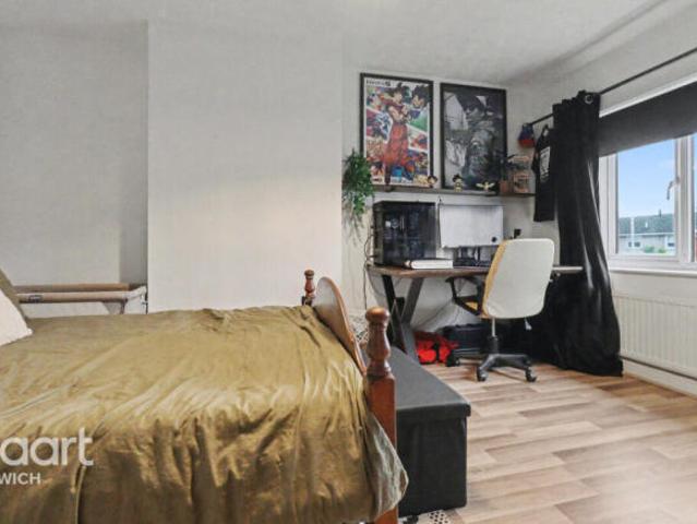 4 bedroom terraced house for sale in Macaulay Road, Ipswich, IP1