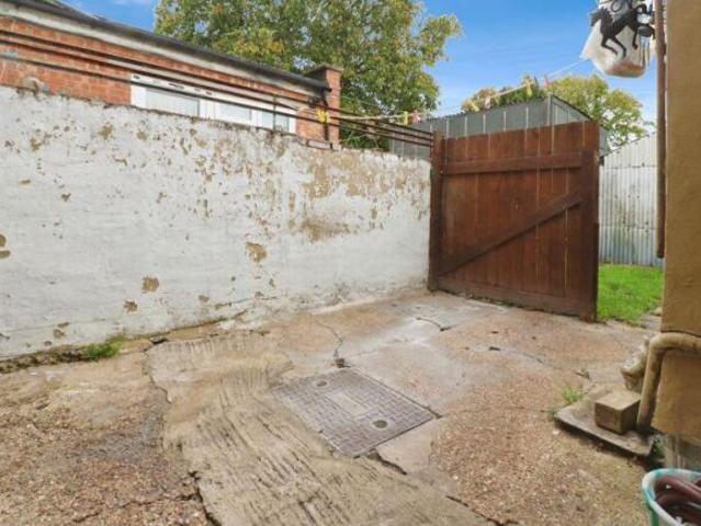 4 bedroom terraced house for sale in Meadfield Road, Langley, SL3