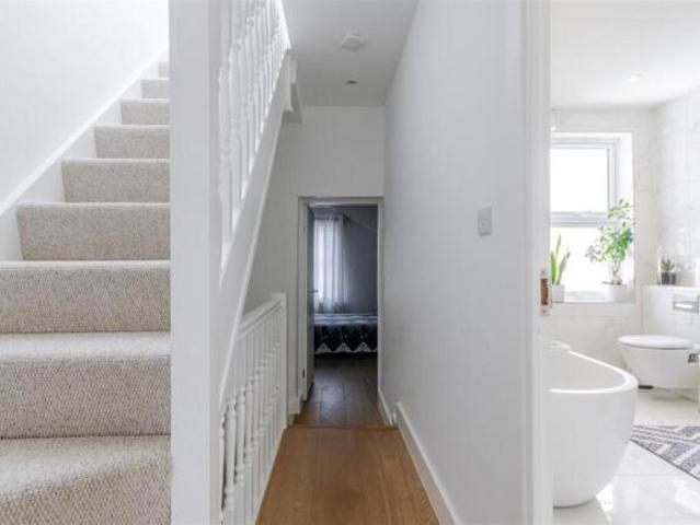4 bedroom terraced house for sale in Mill Avenue, Uxbridge, UB8