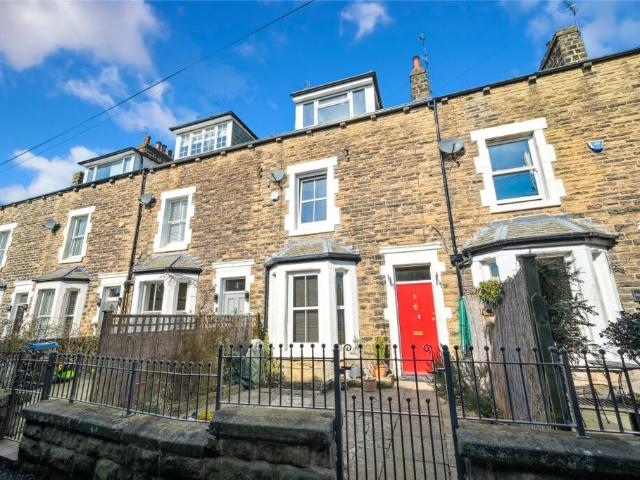 4 bedroom terraced house for sale in Mill Lane, Harrogate, North Yorkshire, HG3