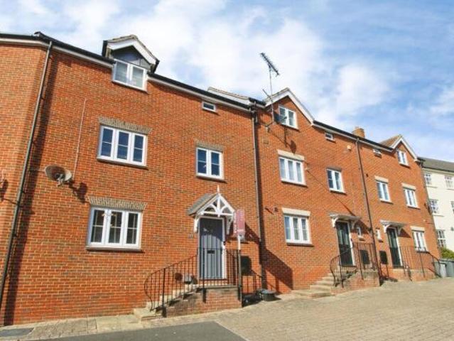 4 bedroom terraced house for sale in Millgrove Street, Redhouse, SN25