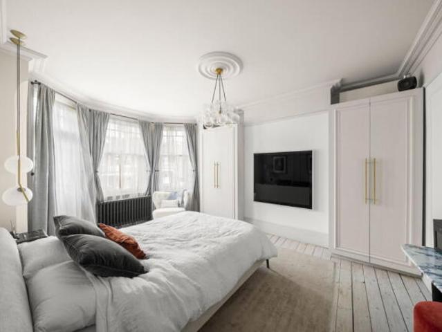 4 bedroom terraced house for sale in Normanby Road, NW10