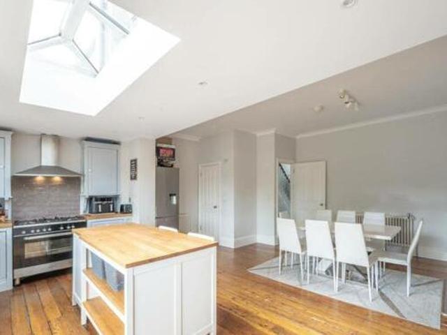 4 Bedroom Terraced House For Sale In North Finchley, London