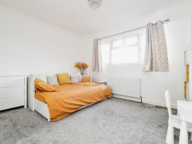 4 bedroom terraced house for sale in Neave Crescent, Romford, RM3