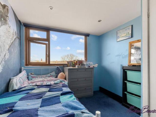 4 bedroom terraced house for sale in South View, Greengates, Bradford, BD10 0QX, BD10