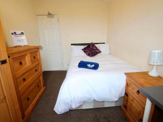4 bedroom terraced house for sale in Southampton Road, Far Cotton, Northampton, NN4