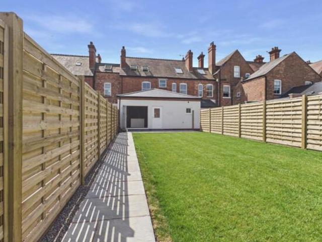 4 bedroom terraced house for sale in Shrubbery Avenue, Worcester, Worcestershire, WR1