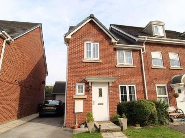 4 bedroom terraced house for sale in Sparks Croft Port Sunlight CH62