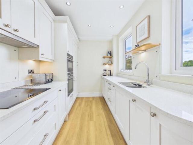 4 bedroom terraced house for sale in Stainton Road, Sheffield, S11