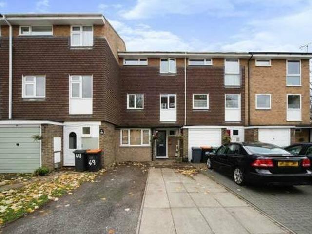 4 bedroom terraced house for sale in Staines Square Dunstable LU6