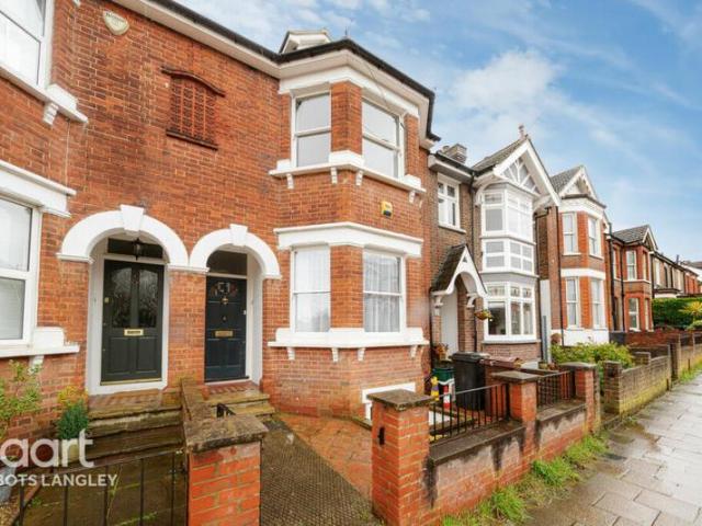 4 bedroom terraced house for sale in Stanhope Road, St albans.