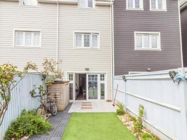 4 bedroom terraced house for sale in Sunapee Road, Reading, RG2