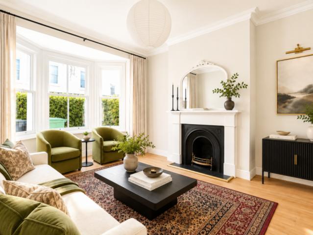 4 bedroom terraced house for sale in Parchment Street, Winchester SO23