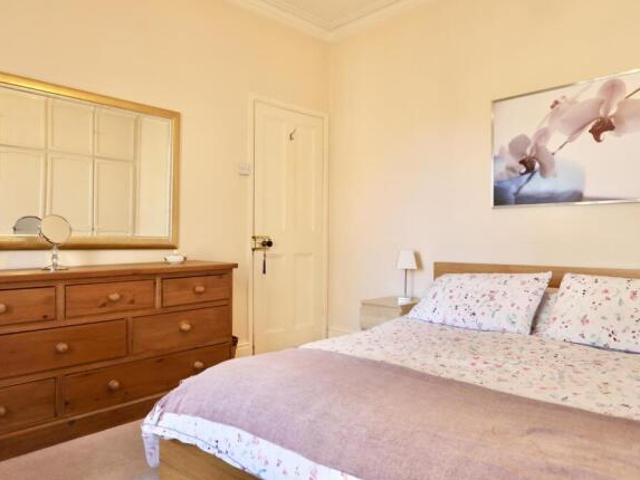 4 bedroom terraced house for sale in Park Avenue, Hull, HU5