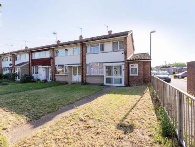 4 bedroom terraced house for sale in Parlaunt Road, Langley, SL3