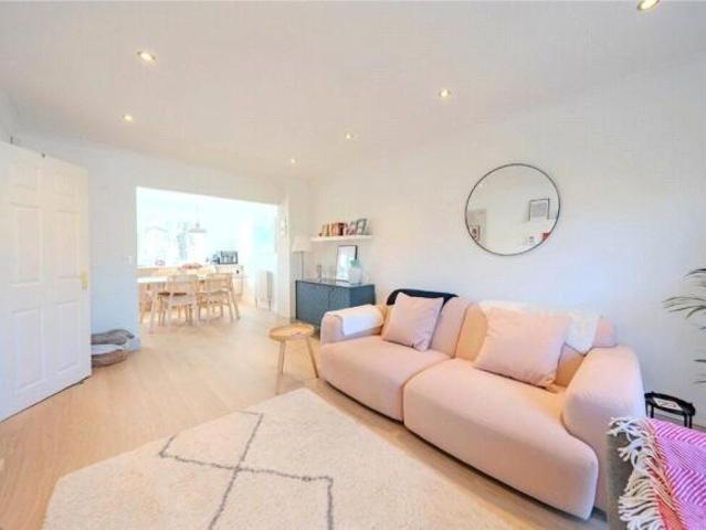 4 bedroom terraced house for sale in Pennythorne Drive, Yeadon, Leeds, West Yorkshire, LS19