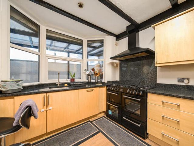 4 bedroom terraced house for sale in Plumstead Common Road, Plumstead, London, SE18