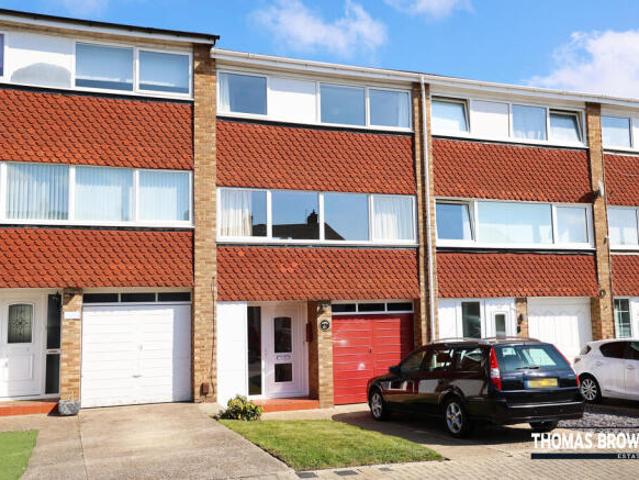 4 bedroom terraced house for sale in Place Farm Avenue, Orpington, BR6
