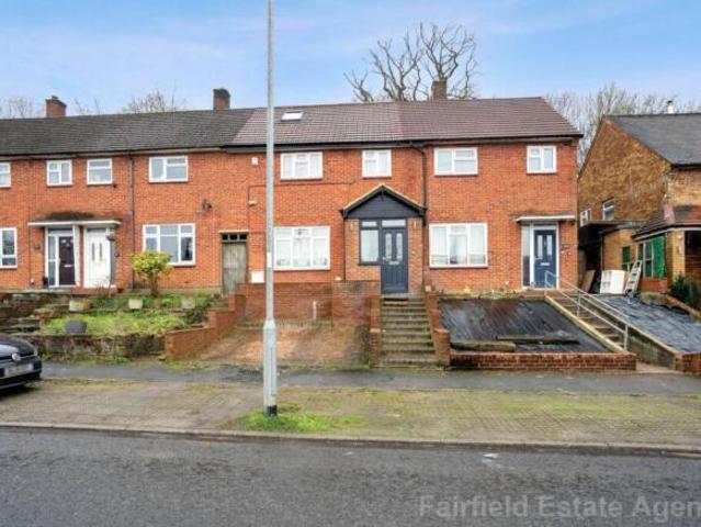 4 bedroom terraced house for sale in Prestwick Road, South Oxhey, WD19