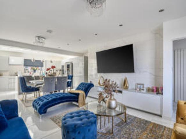 4 bedroom terraced house for sale in Prestwick Road, Watford, Hertfordshire, WD19