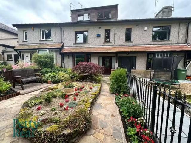 4 bedroom terraced house for sale in Priestfield Avenue, Colne.