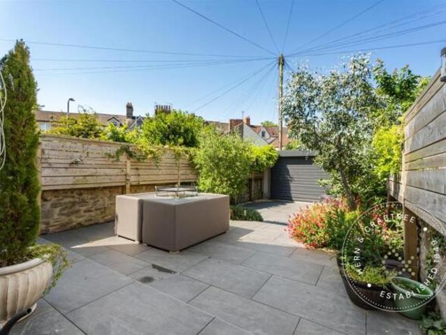 4 bedroom terraced house for sale in Rawden Place, Riverside, Cardiff, CF11