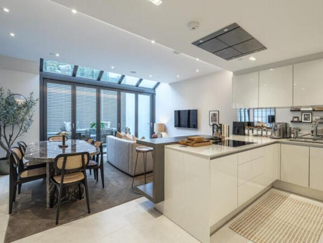 4 bedroom terraced house for sale in Rainsborough Square, London, SW6