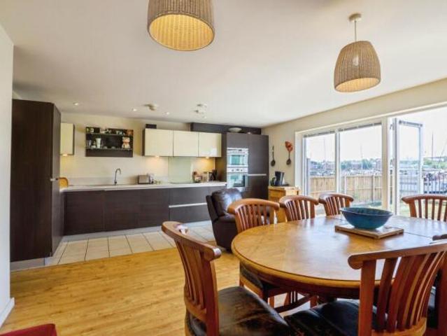 4 bedroom terraced house for sale in Redshank Road, St Mary Island, Chatham, ME4