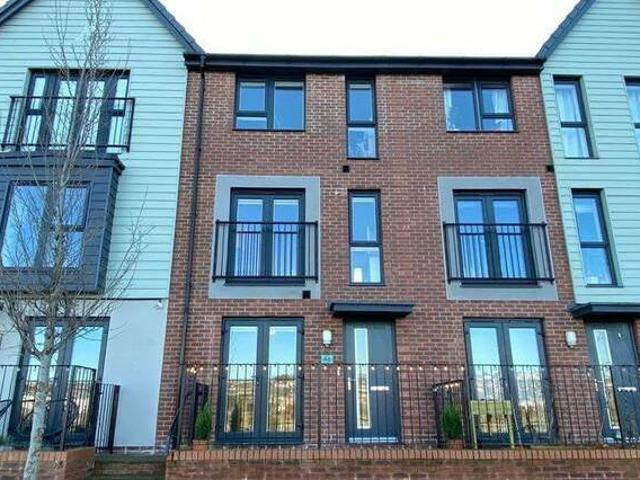 4 bedroom terraced house for sale in Rhodfa Cambo Barry CF62