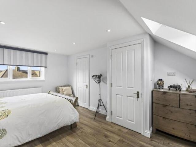 4 bedroom terraced house for sale in Rutland Drive, Morden, SM4