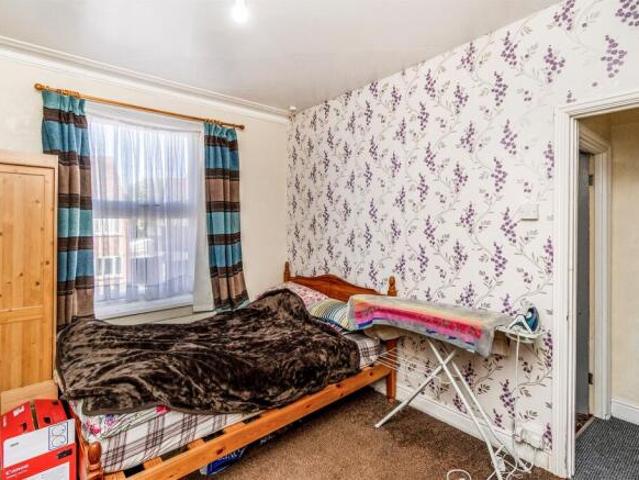 4 bedroom terraced house for sale in Woodfield Avenue, Penn, Wolverhampton, WV4