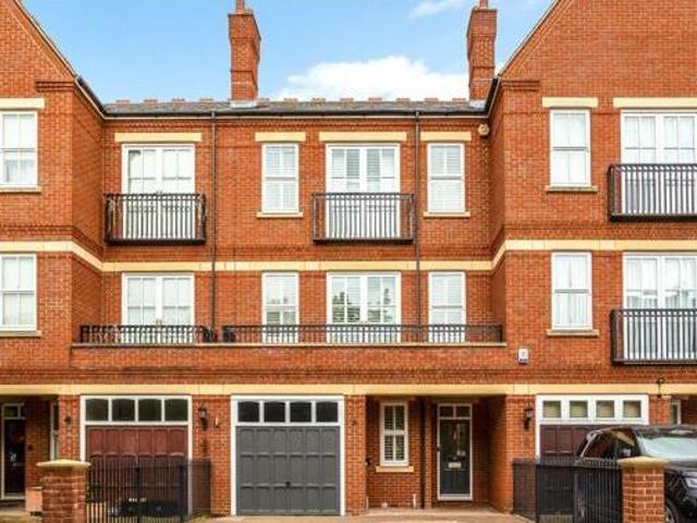 4 Bedroom Terraced House For Sale In Woodford Green, Essex