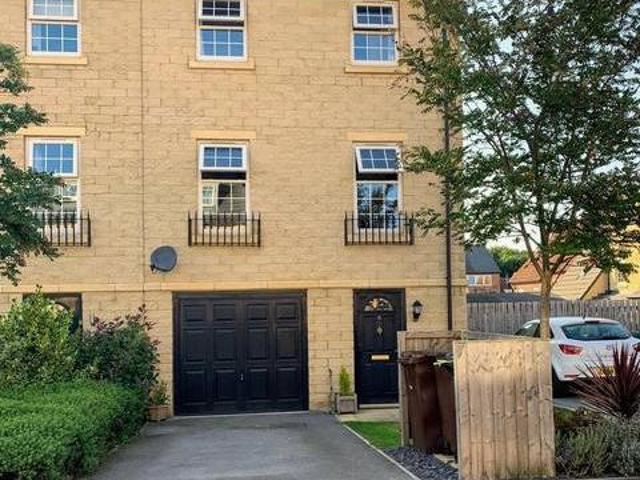 4 bedroom terraced house for sale in Woodlock Road Pontefract WF7 WF7