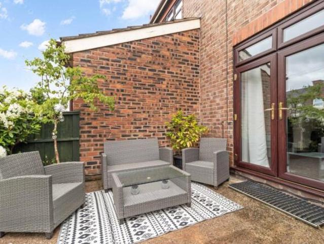 4 bedroom terraced house for sale in Worsley Road, Walton, WA4