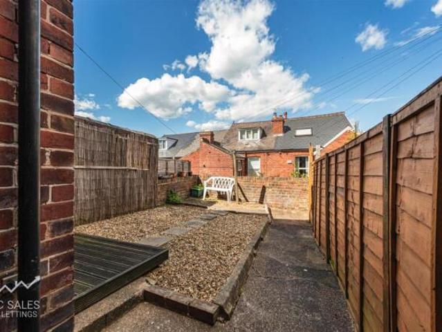 4 bedroom terraced house for sale in Wayland Road, Sheffield, S11
