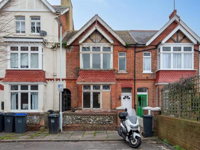 4 bedroom terraced house for sale in Warwick Gardens, Worthing, BN11