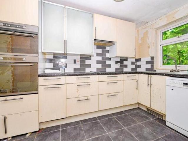 4 bedroom terraced house for sale in Wexham Close, LUTON, Bedfordshire, LU3