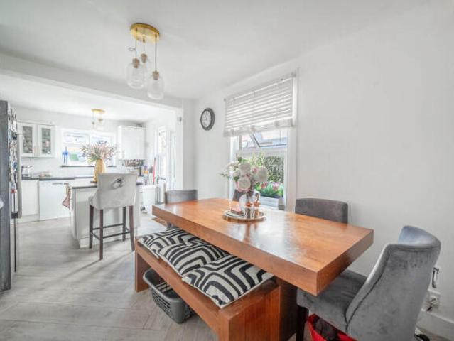 4 bedroom terraced house for sale in Whippendell Road, Watford, WD18