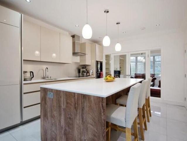 4 bedroom terraced house for sale in Wilmer Way, London, N14