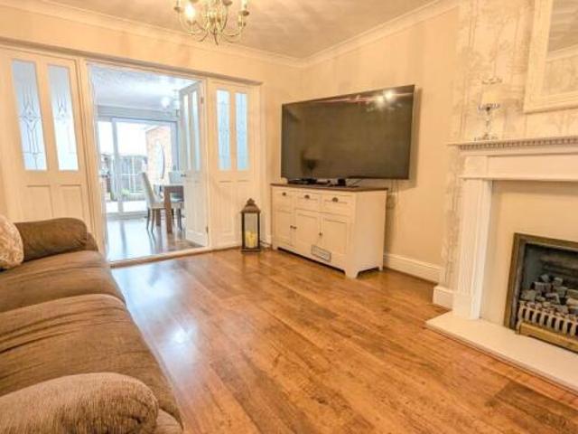 4 bedroom terraced house for sale in Tetbury Drive, Worcester, WR4