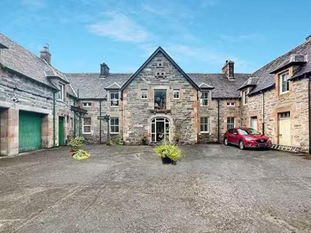 4 Bedroom Terraced House For Sale In The Square, Shielbridge.