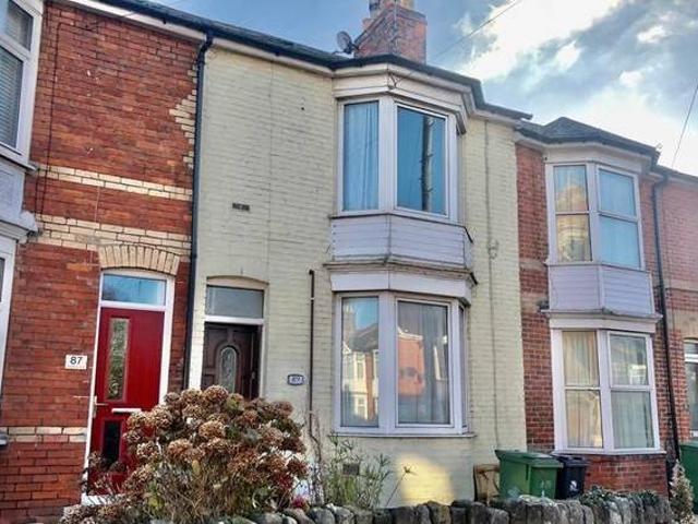 4 bedroom terraced house for sale in Three bed plus loft room minutes from Harbour DT4